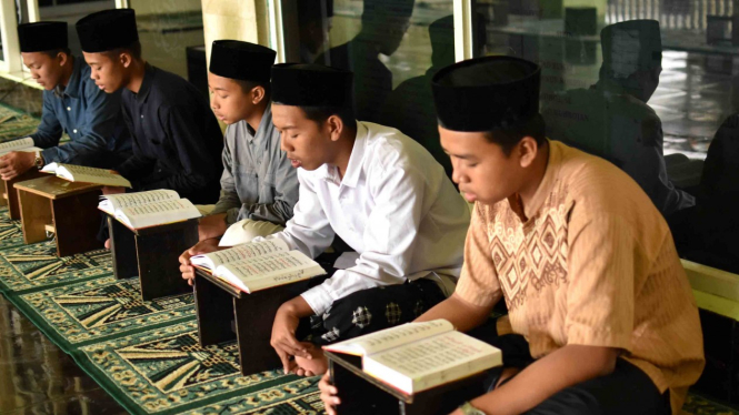 5 Keutamaan Membaca Al-Quran di Bulan Suci Ramadhan - DITPHAT NEWS