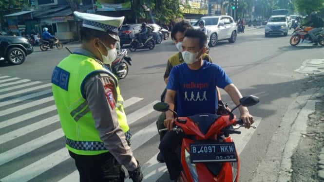 Paling Banyak Kena Tilang, Segini Denda Kalau Gak Pakai Helm - DITPHAT NEWS